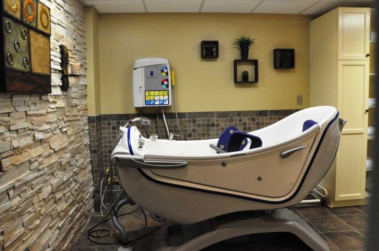 Therapeutic Tub – Billings Wood Manor – Senior's Residence